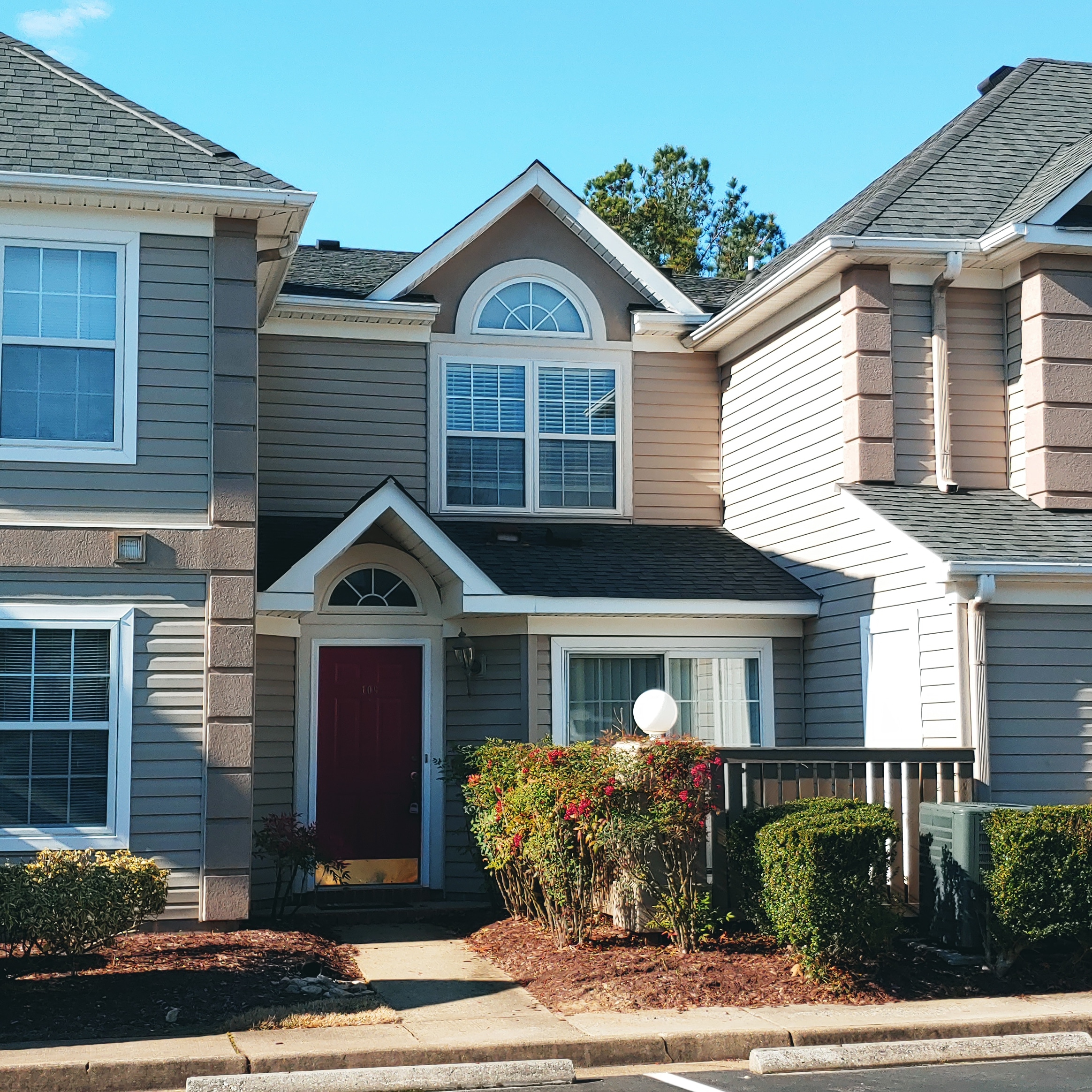 La Fontaine Condominium - 109 Queens Crossing - Greg Loper